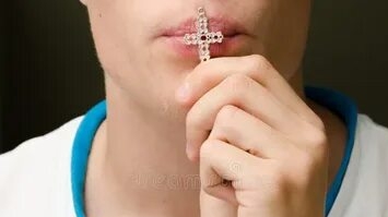 Молитва при целование нательного креста. Музыкальная открытка.