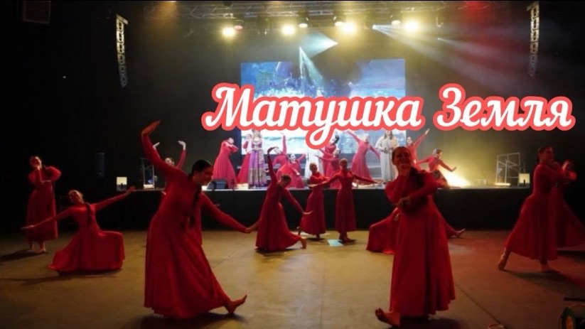 Волшебство неожиданных моментов: танец дочери на расстоянии прикосновения