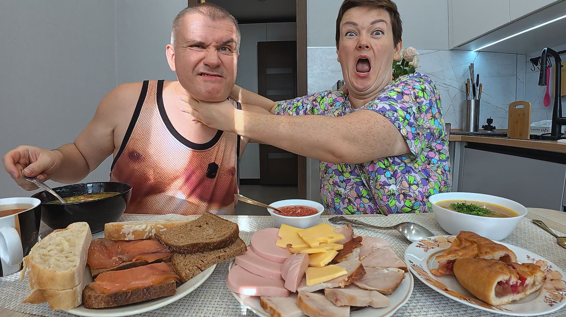 Мукбанг ЮБИЛЕЙ свадьбы, 10 лет ТЕРПИМ друг друга, пора РАЗВЕСТИСЬ или ГРОХНУТЬ друг друга) Обед
