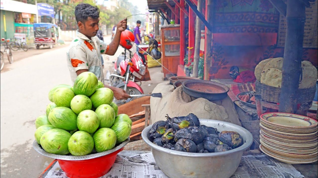 Калай Роти в Куштии с пюре из баклажанов — уличная еда Бангладеш