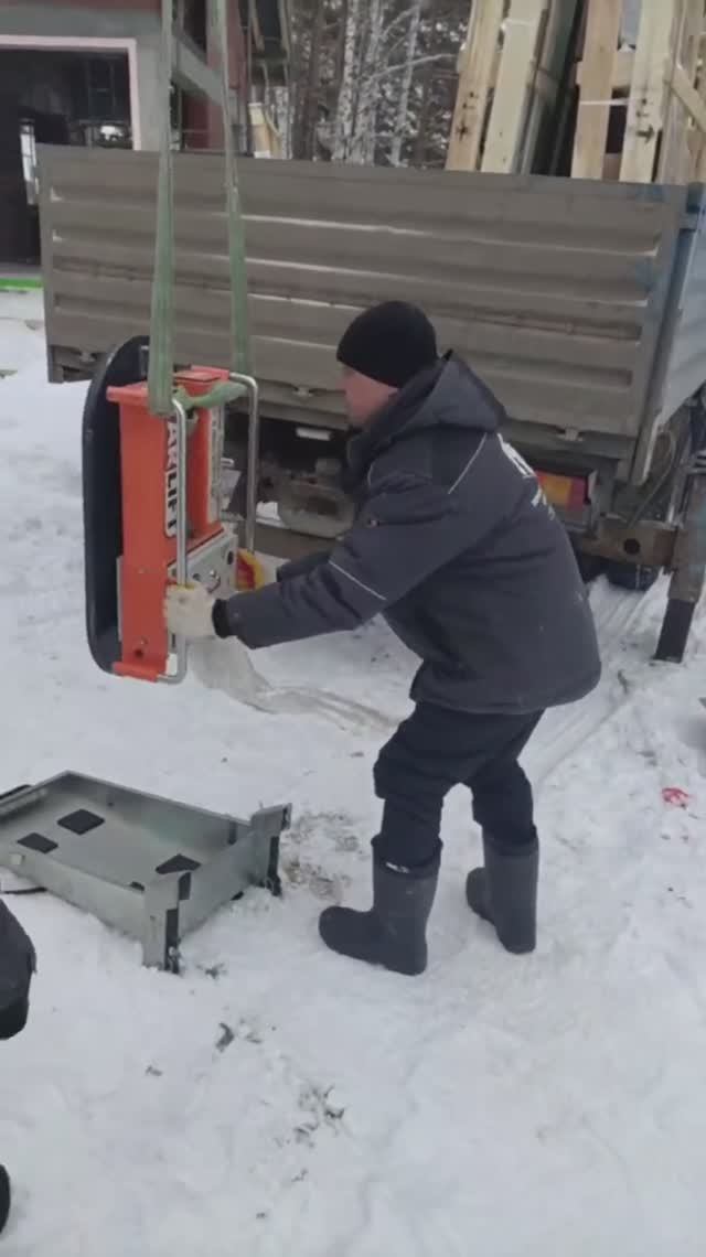 Заповедник, Жемчужный -  Разгрузка стеклопакетов и старт остекления