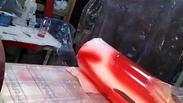 №15- Покрасил фюзеляж красным цветом.