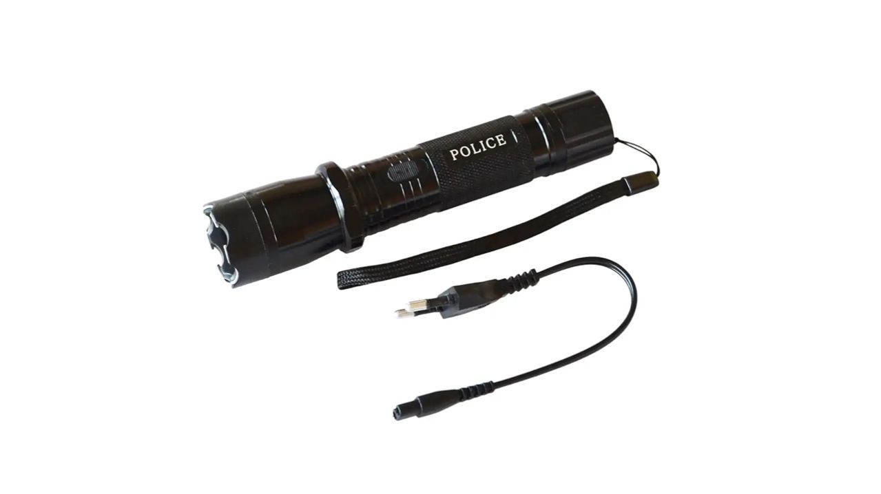 Ударопрочный электрошокер-фонарь с предохранителем и ремешком на руку Шок-Лайн Щит-1101