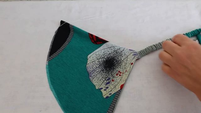 Подсмотрела эту идею на пляже. Пришла домой и сразу же переделала все свои старые бюстгальтеры