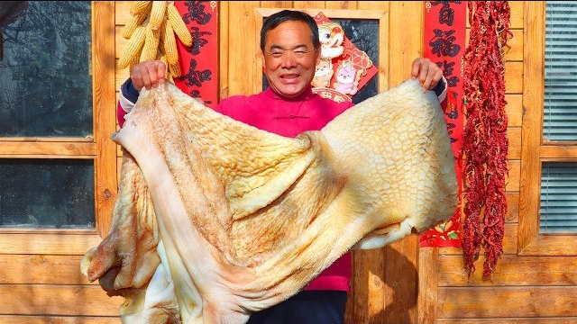 Самый крупный рубец бланширую и копчу на чайных листьях до темно коричневого цвета. Кухня Китая