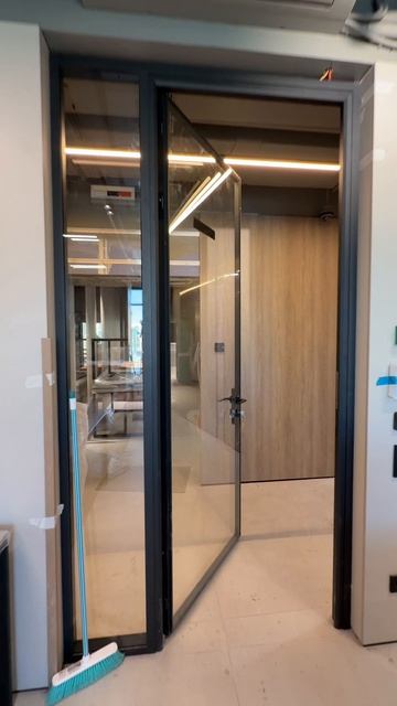 Монтаж в офисе в бизнес-центре «Саммит»