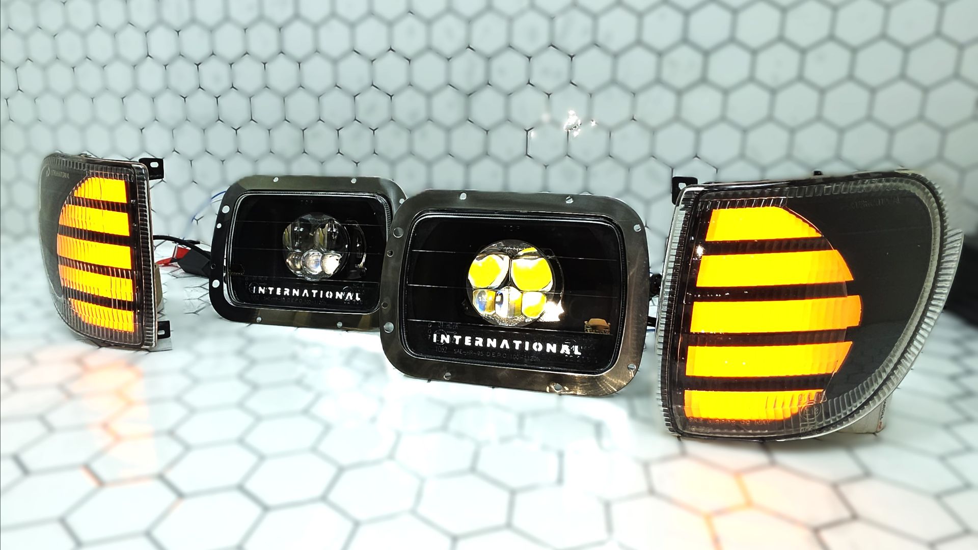 Тягач International тюнинг комплект светодиодных фар!