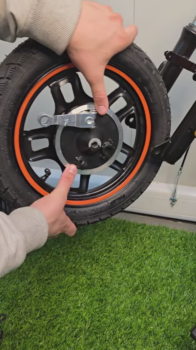 Установка переднего колеса на электроскутер Ecodemes EVO 2-42. Честный знак, НДС 22% ОПТом