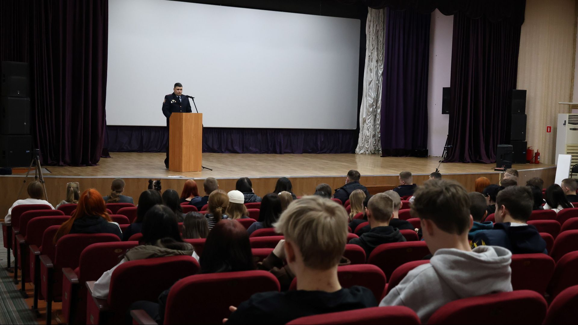 Участковые ОП № 4 УМВД России по г. Тамбову отчитались перед населением по итогам 2025 года