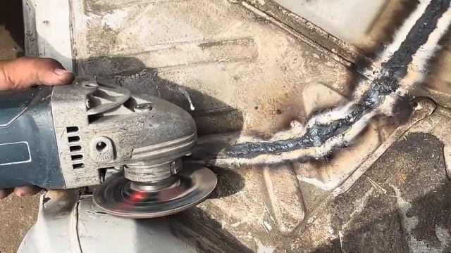 Сборка грузовичка - распила. Пакистан. Автомастерская [10f2f11e34d13773a64d0f0561abf245] [720p]