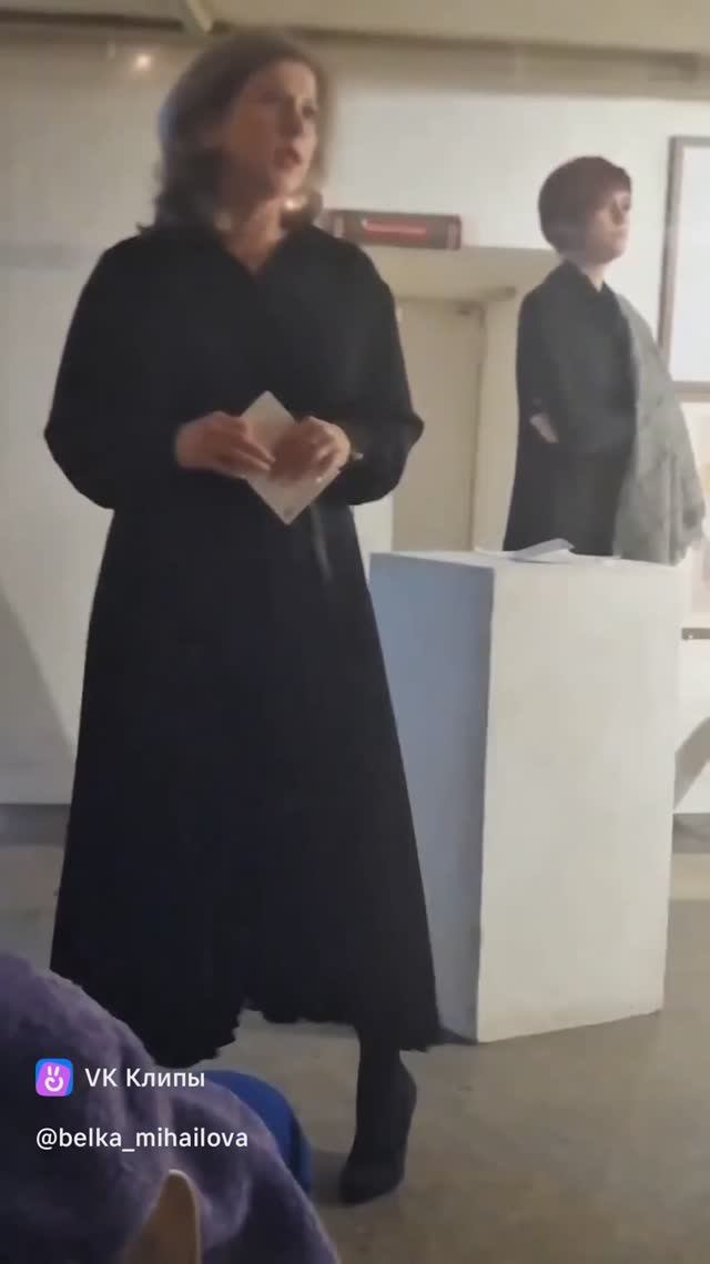 "УЛОЖИЛА СЫНОЧКА КУДРЯВОГО..."