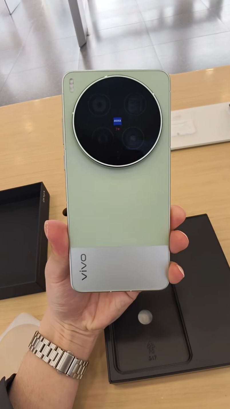 Vivo X300 Ultra -ШОК! Первое знакомство с Синема - МОНСТРОМ из поднебесной  🎬#shorts #vivox300ultra