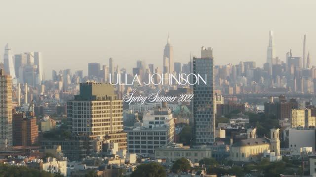 Показ женской коллекции Ulla Johnson весна-лето 2022