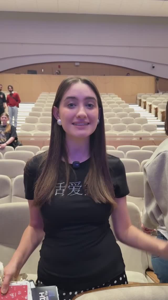 Динара Курбанова передает привет студентам РУДН