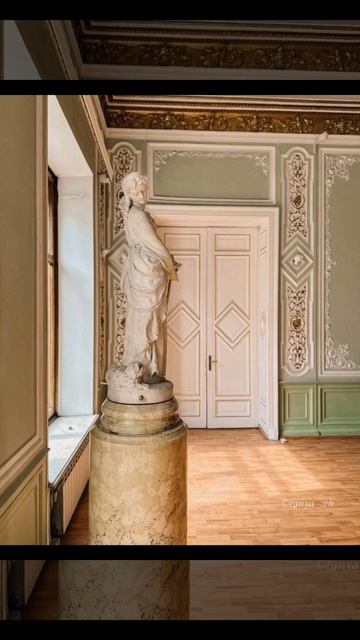 В особняке Демидовых был зал, который был отделан малахитом СПб ул.Большая Морская, 43