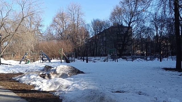 ВЕСНА. Останкинский сквер. Москва...