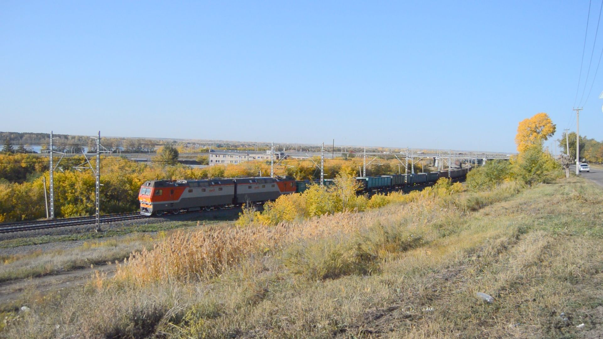 2ЭС6 с грузовым составом на перегоне 131 км - Петропавловск