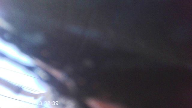 Отделение менее толстых веток с помощью сабельной пилы WOSAI