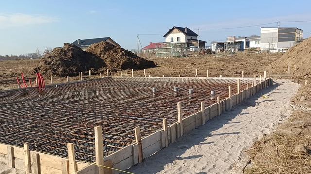 Заливка фундамента 300мм, бетон м-300, арматура 10+12 мм, https://amberhouse39.ru/catalog/mira/