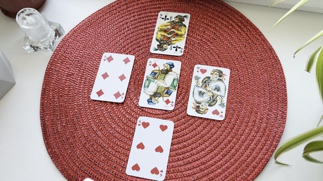 Его отношение к Вам. Расклад "Девятка". Гадание на игральных картах