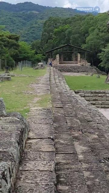 Что спрятано под пирамидами майя в Копане?