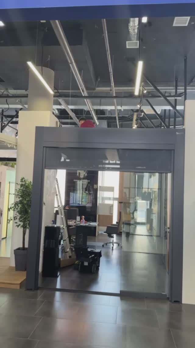 ИЦ «Аструм» - монтаж новых образцов в шоуруме