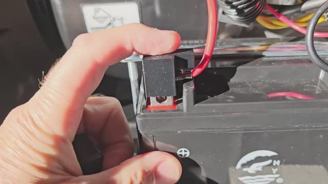 3D печать колпачка на клемму аккумулятора электрогенератора Boxbot