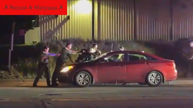 USA. Полицейские «Сан-Диего» остановили угнанный красный Hyundai