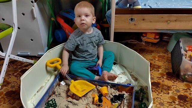 Мироша играет, малышу 2,2 года. Март 2026