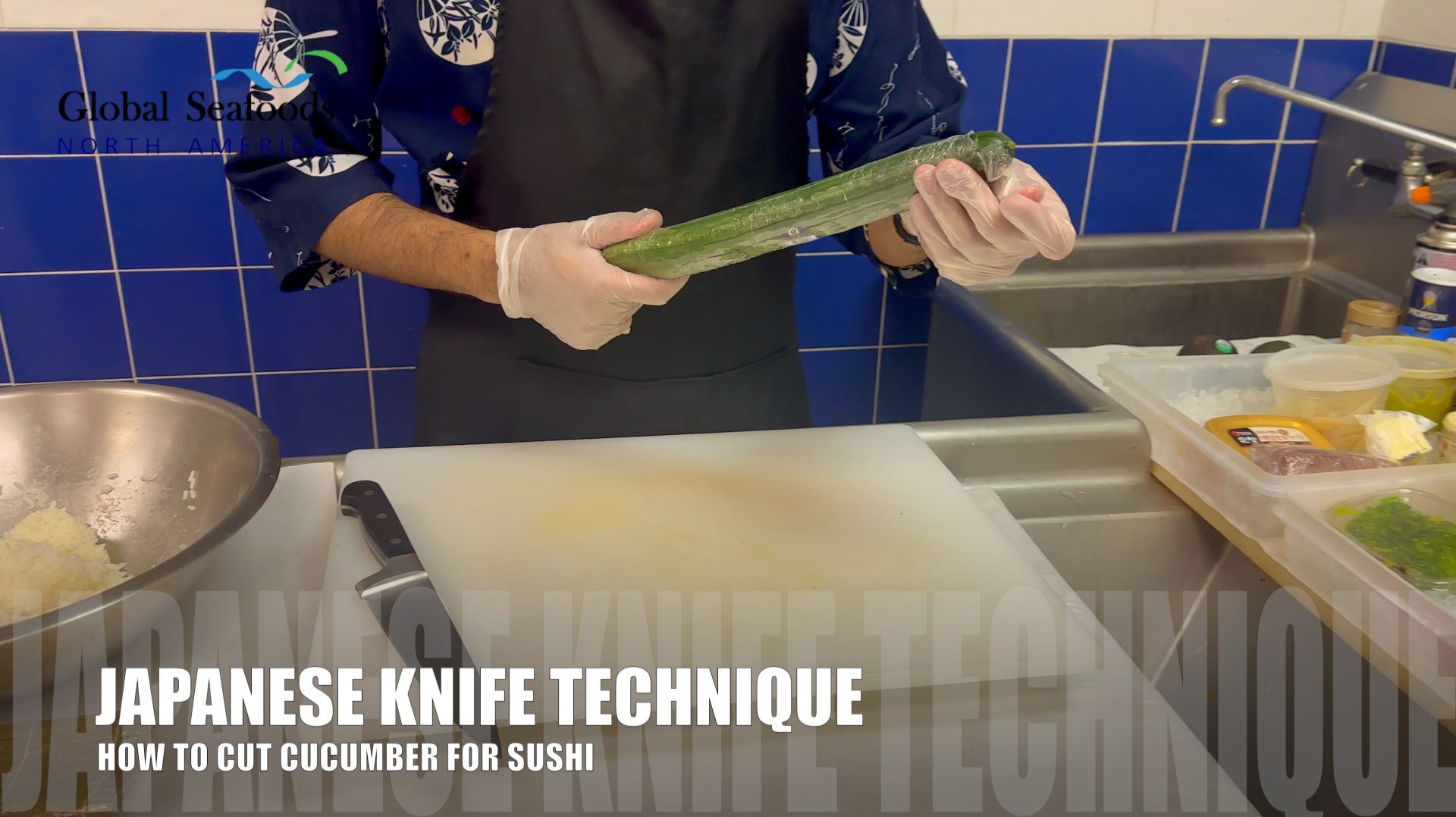Освойте японскую технику нарезки огурца для суши вместе с шефом Джошуа Рошаном.