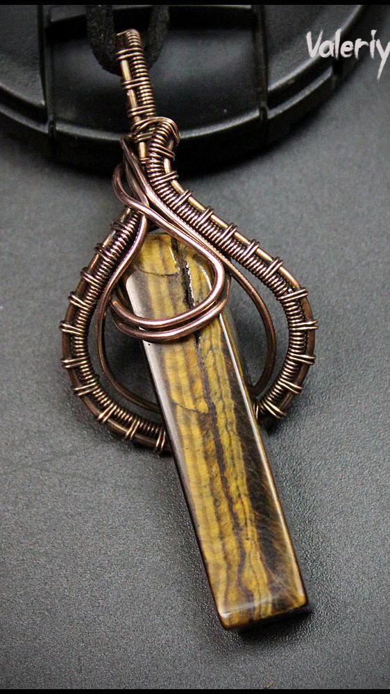 Кулон ручной работы из проволоки и камня Валерия Воробьева