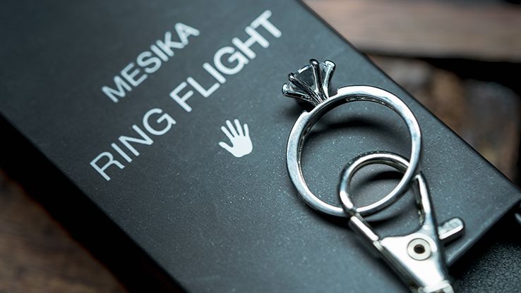 Фокус с кольцом зрителя от Mesika "Ring Flight"