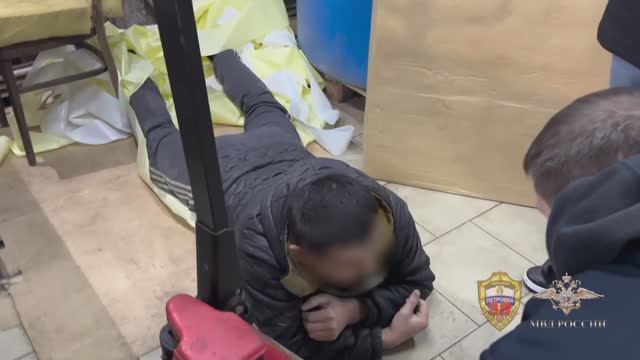 Полицейские Северного округа столицы пресекли крупное производство контрафактного алкоголя