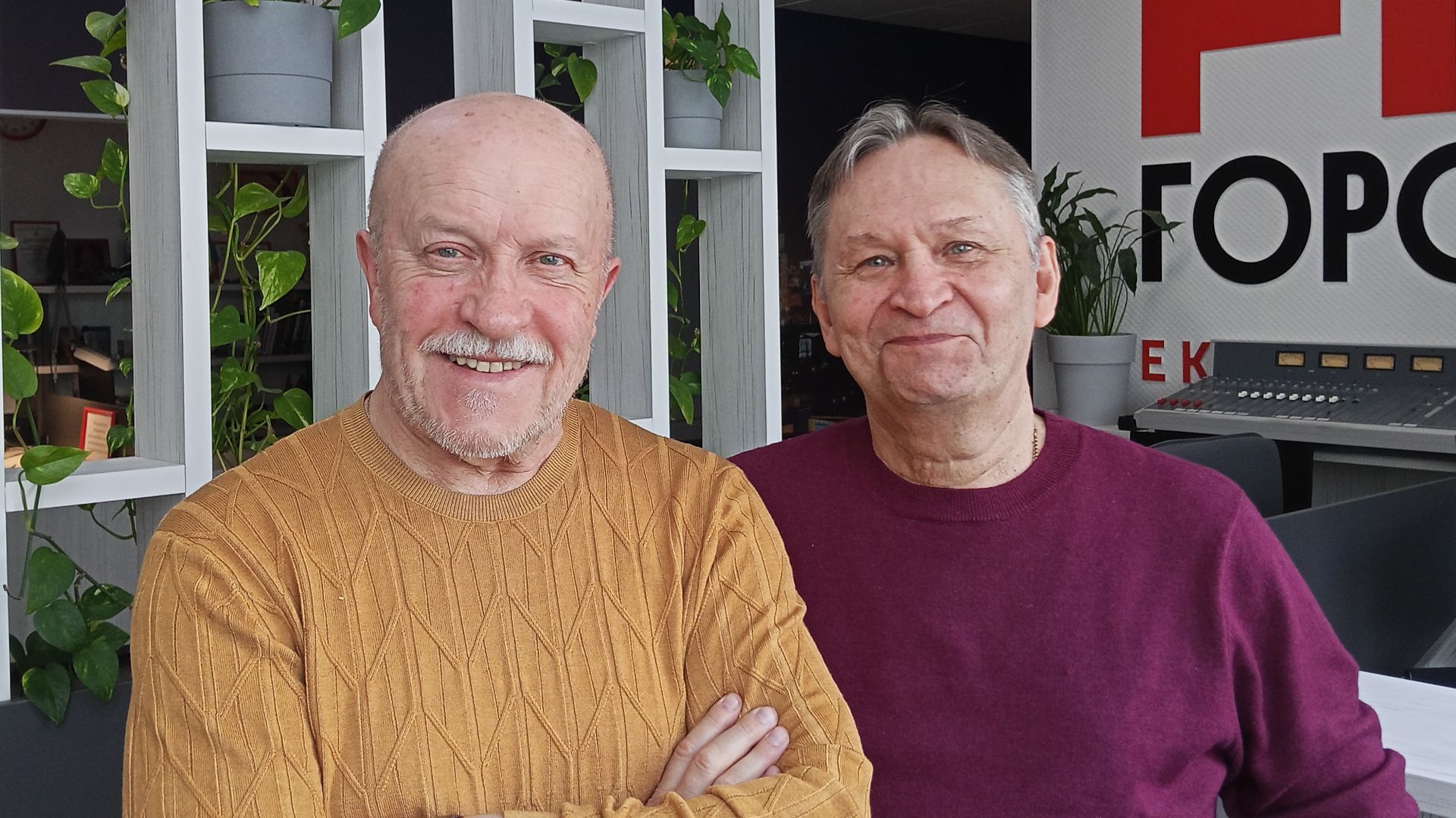 А кого мы по веревке в окно студии поднимали и он сорвался? — Так тебя и поднимали!