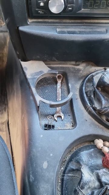 Скрытый подстаканник Шевроле нива