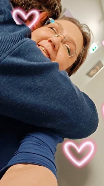 Если бы женщины не получили право работать, то у них было бы меньше цветов, подарков и обнимашек.