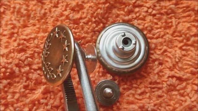 Съемные пуговицы для джинсов.