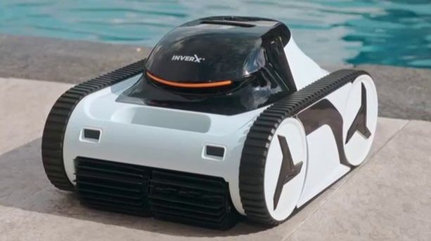 Как работает Робот-Пылесос!  Чистка Бассейна Роботом-Пылесосом InverX