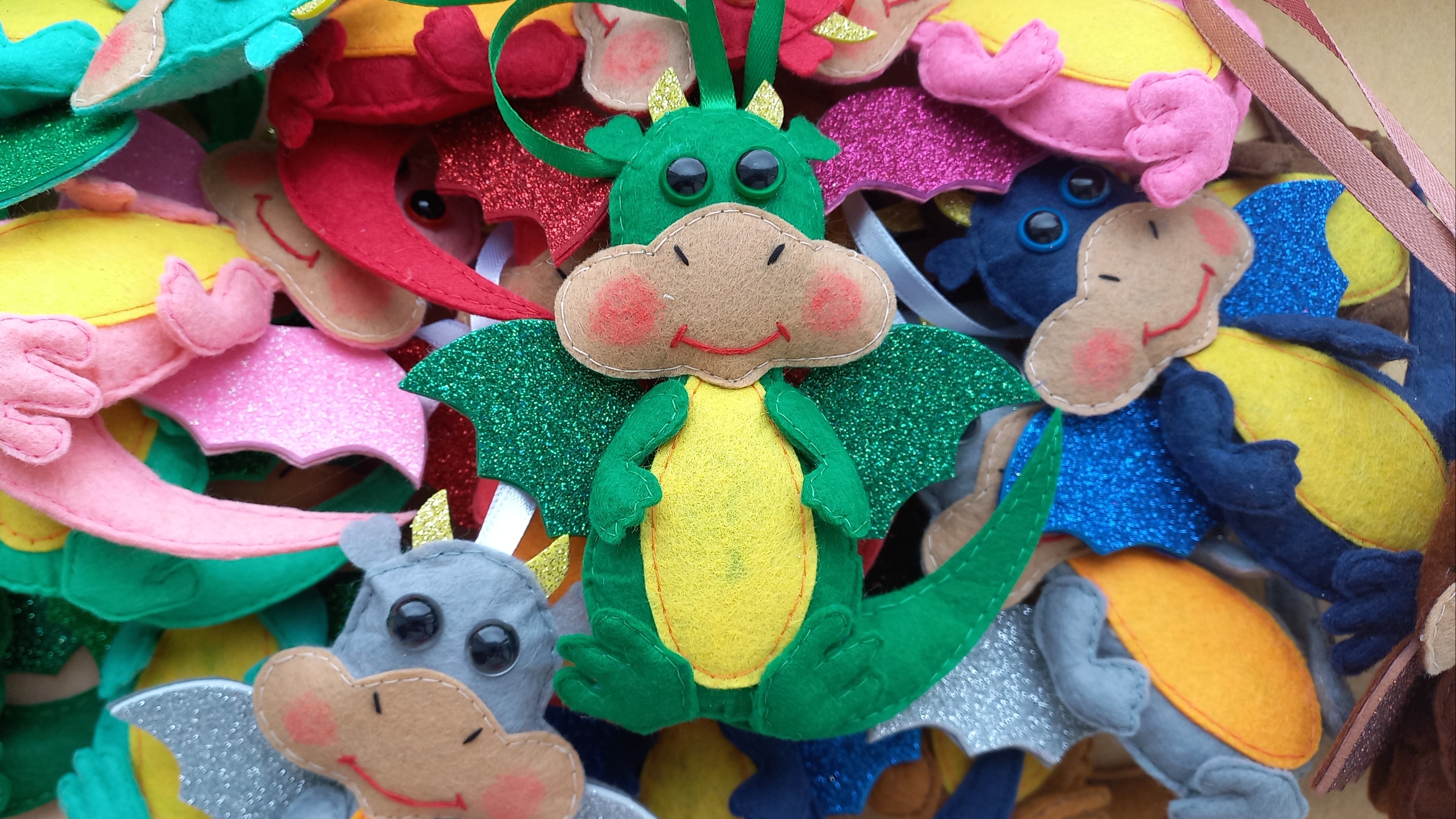 Дракон из фетра.mp4