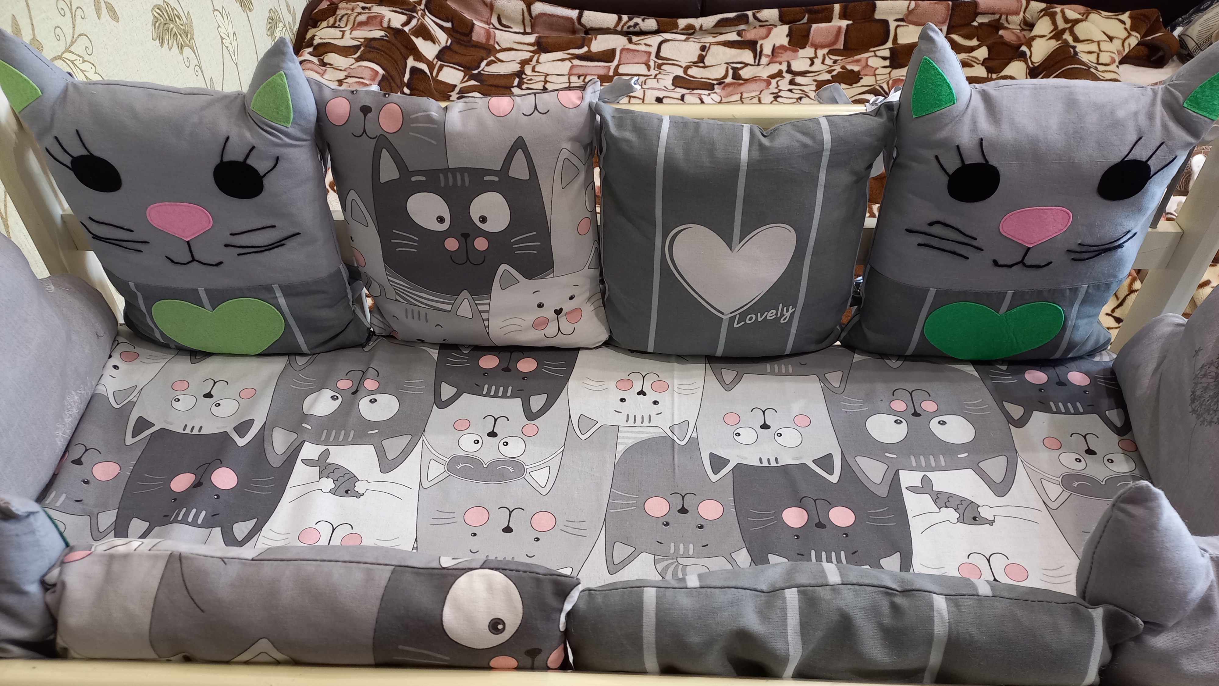 Бортик для кроватки КОТ.mp4