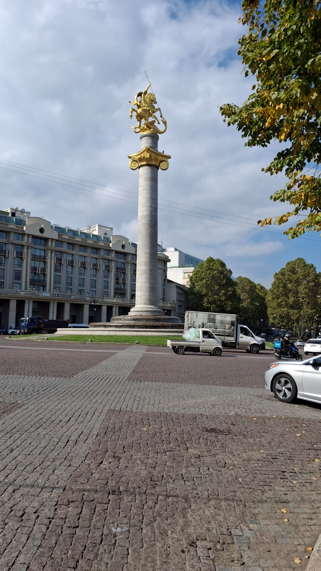 Площадь Свободы в Тбилиси