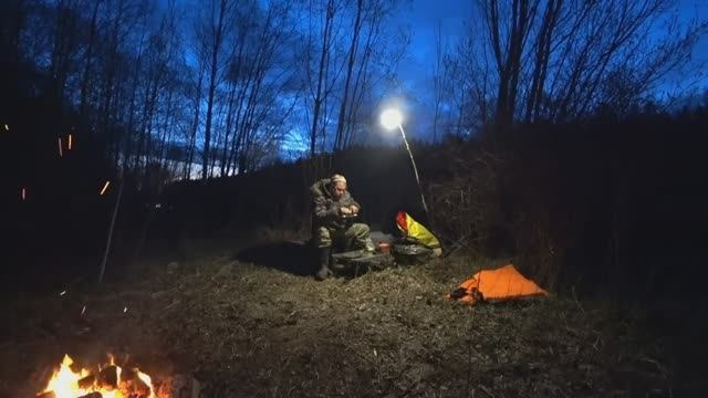 ЗАНОЧЕВАЛ У КОСТРА КАК В ДЕТСТВЕ! ДОНКИ НА НАЛИМА, РВУТСЯ И НЕ ВЫДЕРЖИВАЮТ \ ОДИН НА РЕКЕ, МАЙ 2024!