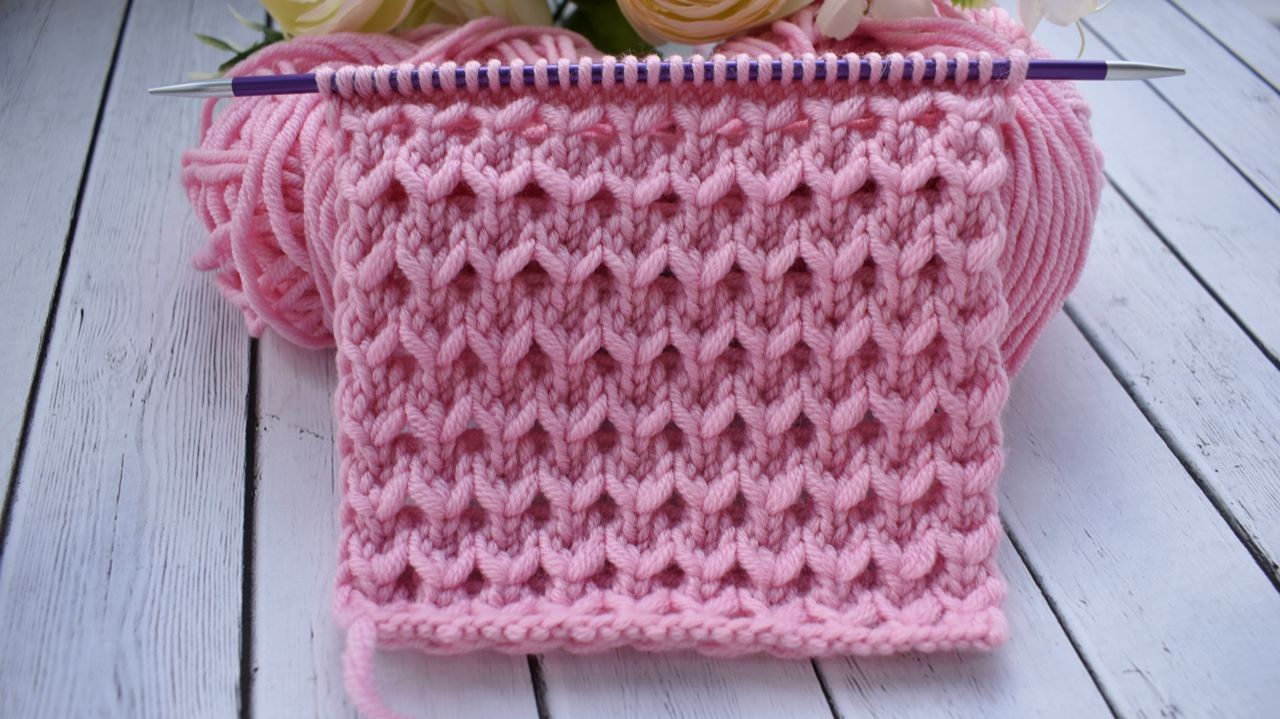 Авторский ажурный узор спицами