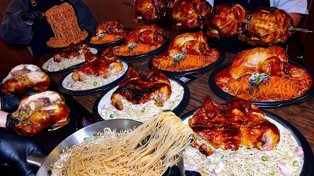 корейская куриная паста на горячем камне