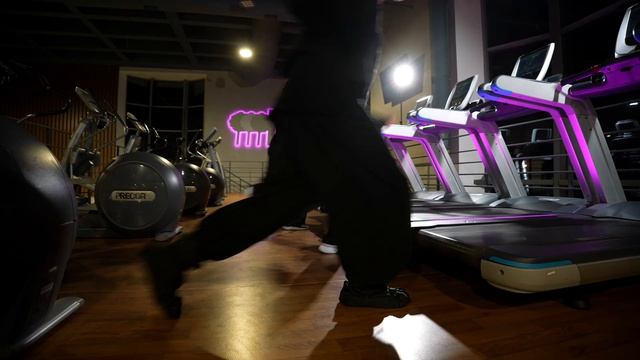 Секция Треадмилл — бег и ходьба на беговых дорожках с танцевальными элементами!