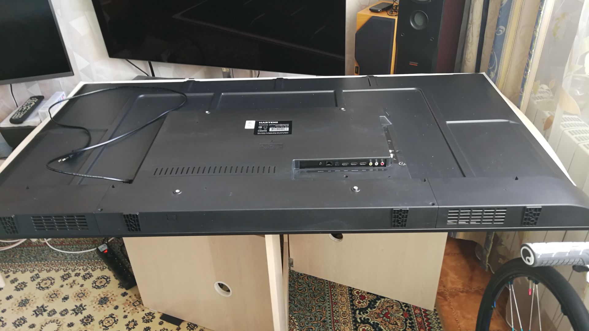 Hartens hty-65u11b-vs замен подсветки. Безрамочный телевизор.  ER5565S уменьшить ток.