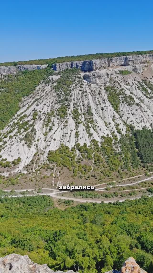 Есть ли жизнь в пещерах? в средневековье точно была. Чуфут-кале, Крым.