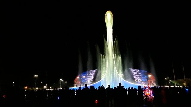 Любимый Сочи. Волшебное Шоу поющих фонтанов привлекает свой чарующей музыкой и красотой.