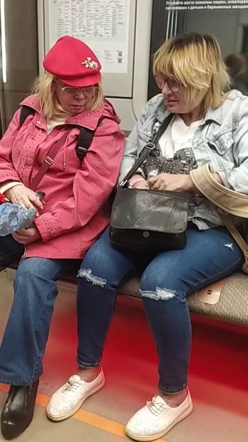 Блондинки!На тусовку в ночной клуб! Или с тусовки шутка юмора