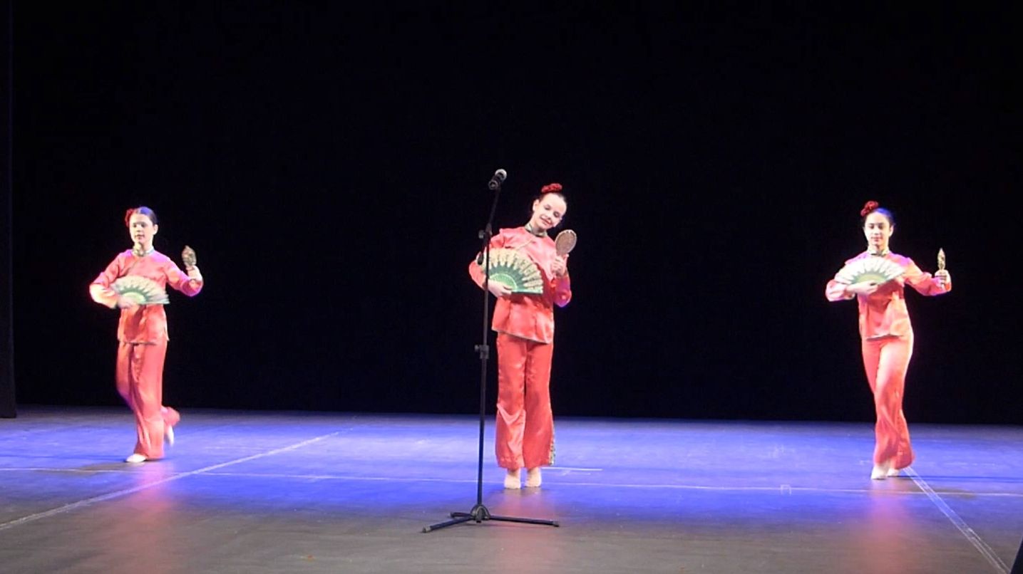 Гуляева Алина, Алиева Зумруд, Цыганкова Софья - Китайский танец с зеркальцем из балета «Красный мак»